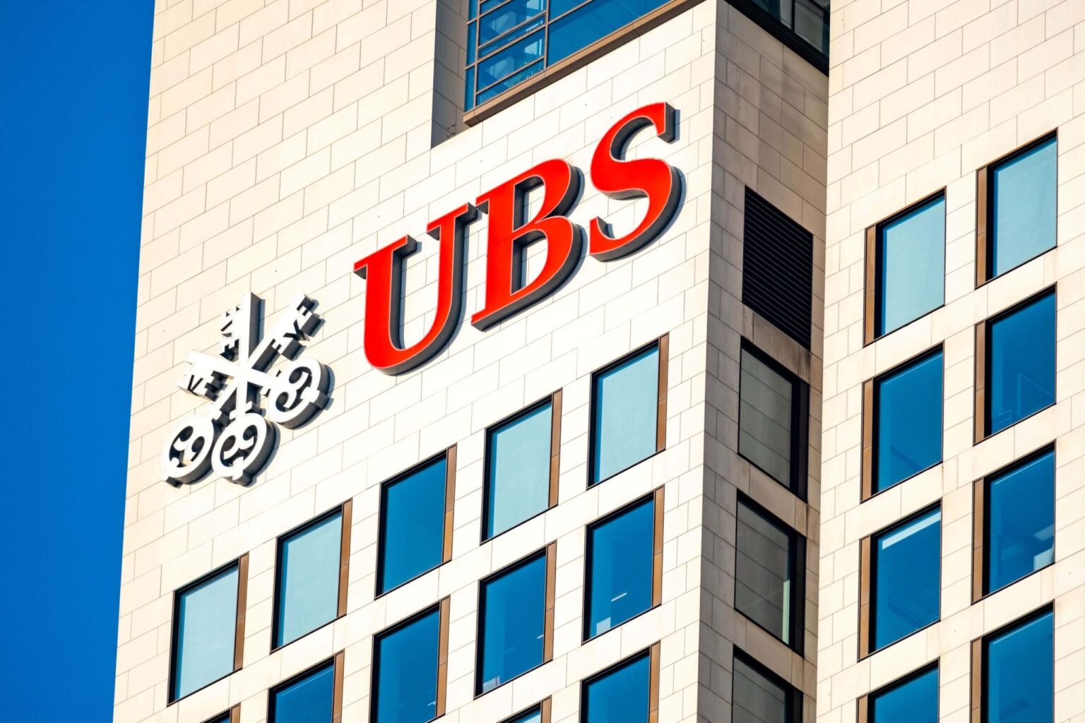 UBS Boosts S&P 500 Forecast to 7,900 on AI Infrastructure and Consumer ...